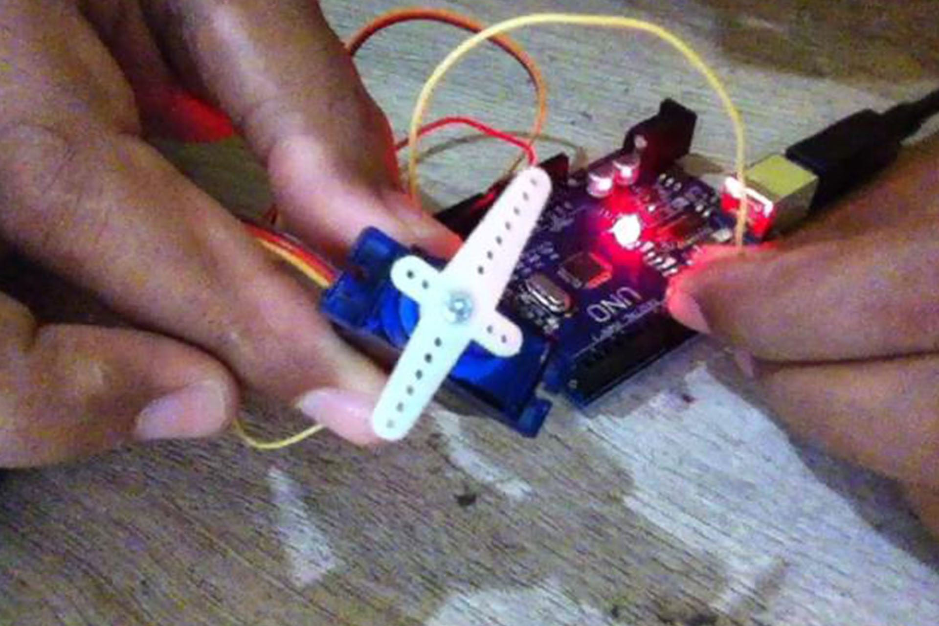 Cara Mentenagai Arduino dengan Panel Surya – Arduino Ciihuy!